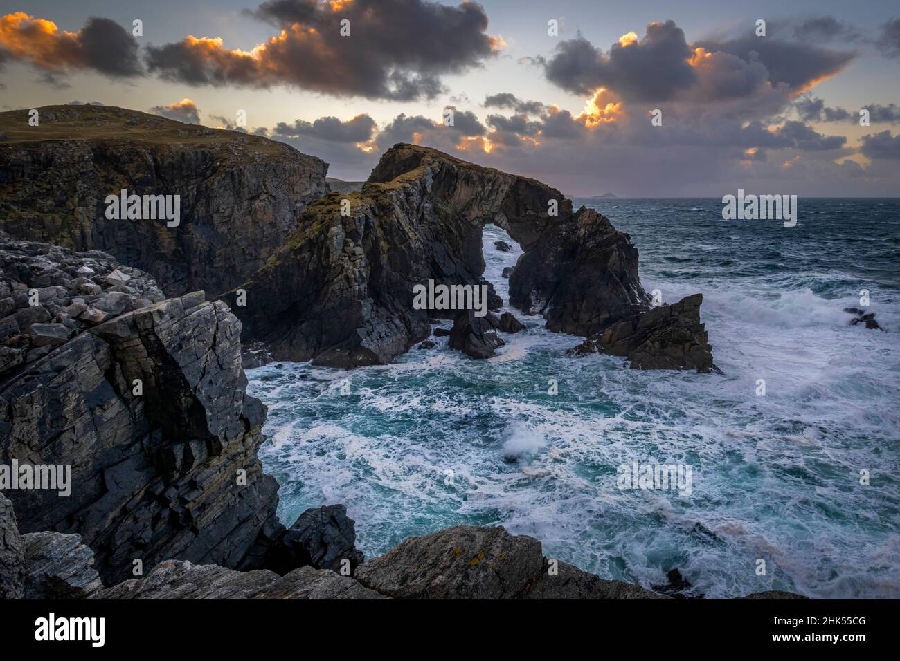 Stac a phris natural sea arch hi-res stock photography and images - Alamy