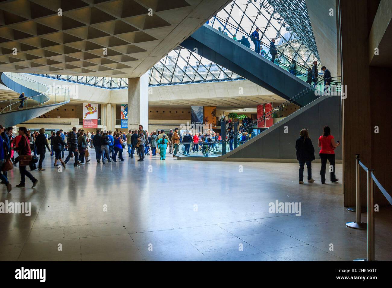 Louvre museum staircase hi-res stock photography and images - Alamy