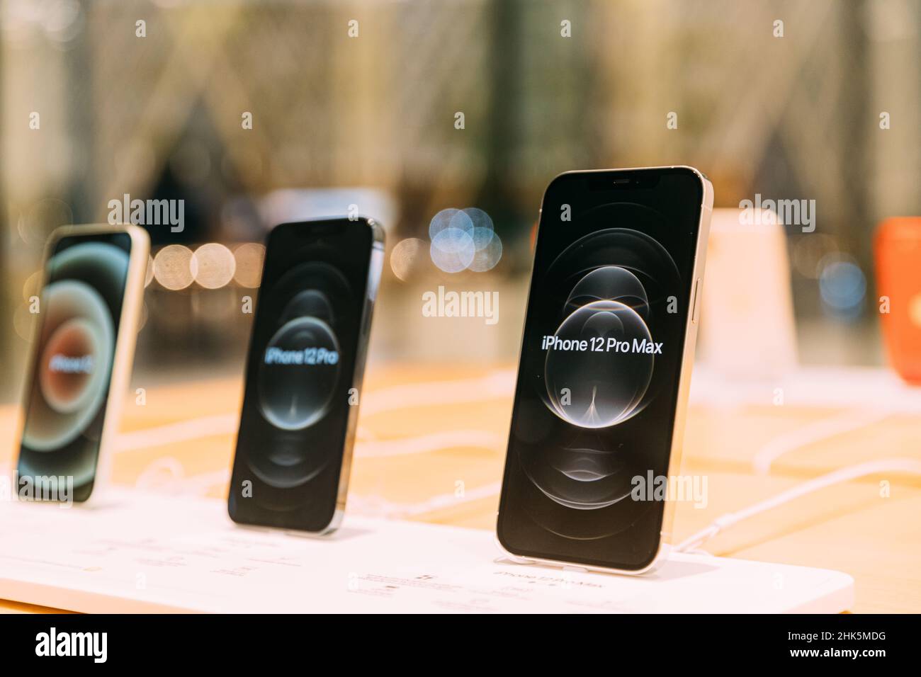 Iphone 12 pro stock hi-res stock photography and images - Alamy