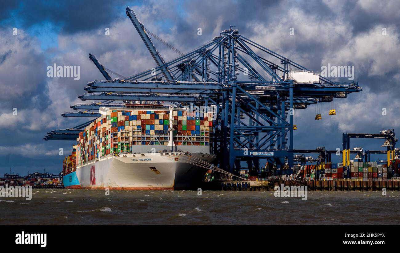 Oocl indonesia container ship hi-res stock photography and images - Alamy