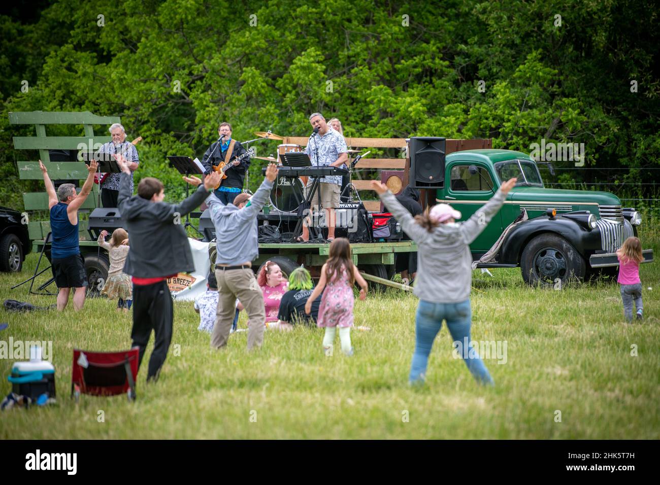 People gathered to enjoy an outdoor farm concert Stock Photo - Alamy
