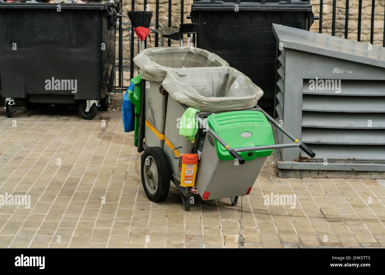 Public street waste bins hi-res stock photography and images - Alamy