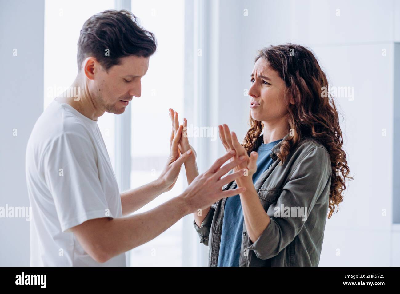 Sad woman counter hi-res stock photography and images - Alamy