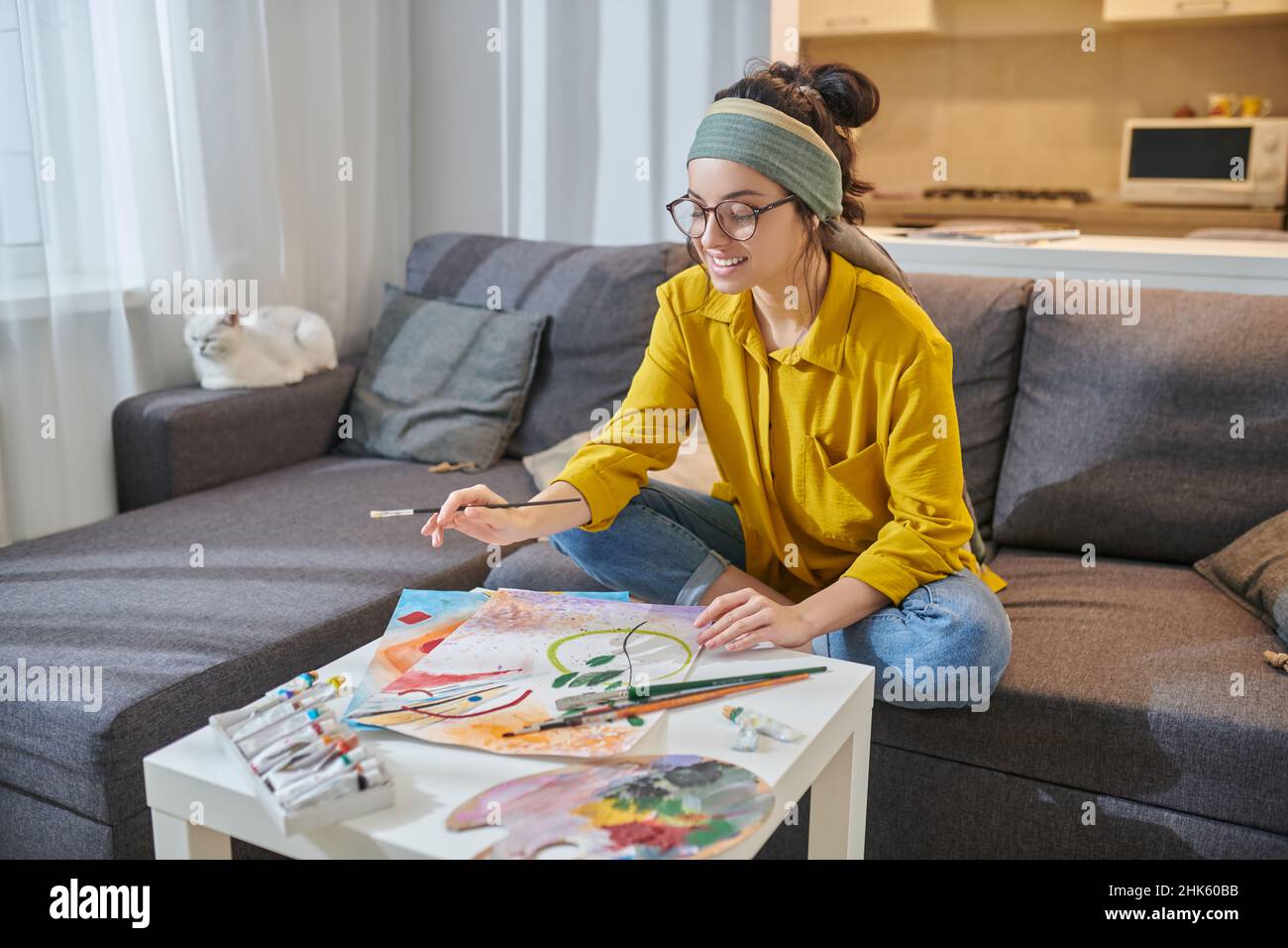 Woman in yellow shirt hi-res stock photography and images - Alamy