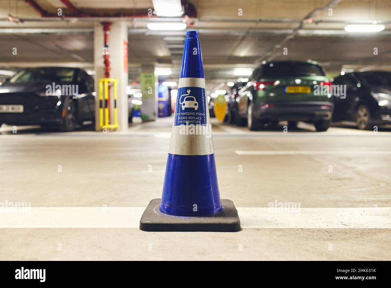 Electric cars only traffic sign in car park Stock Photo - Alamy