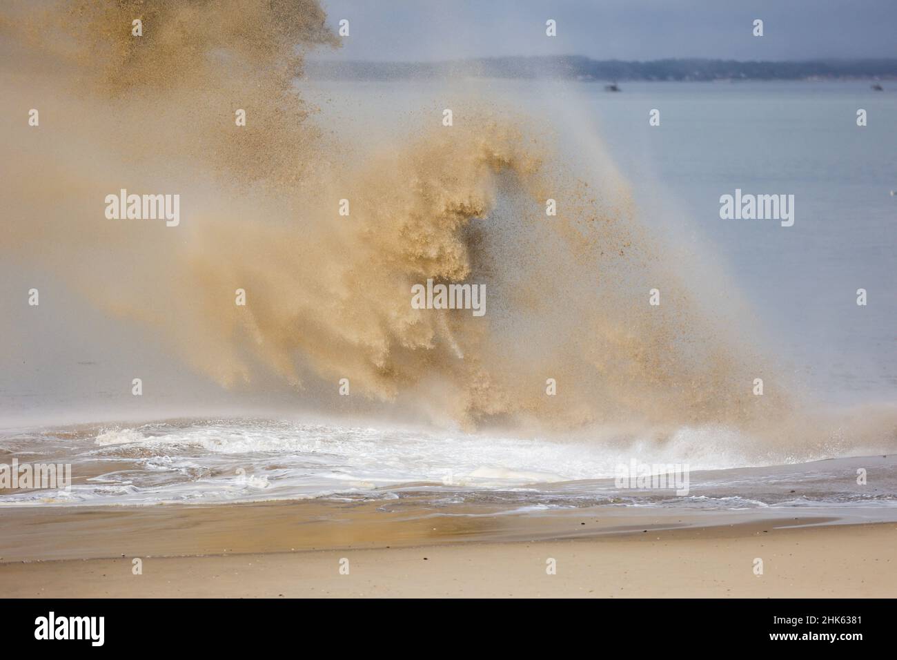 To fight against beach erosion and preserve the uses of the basin, the ...