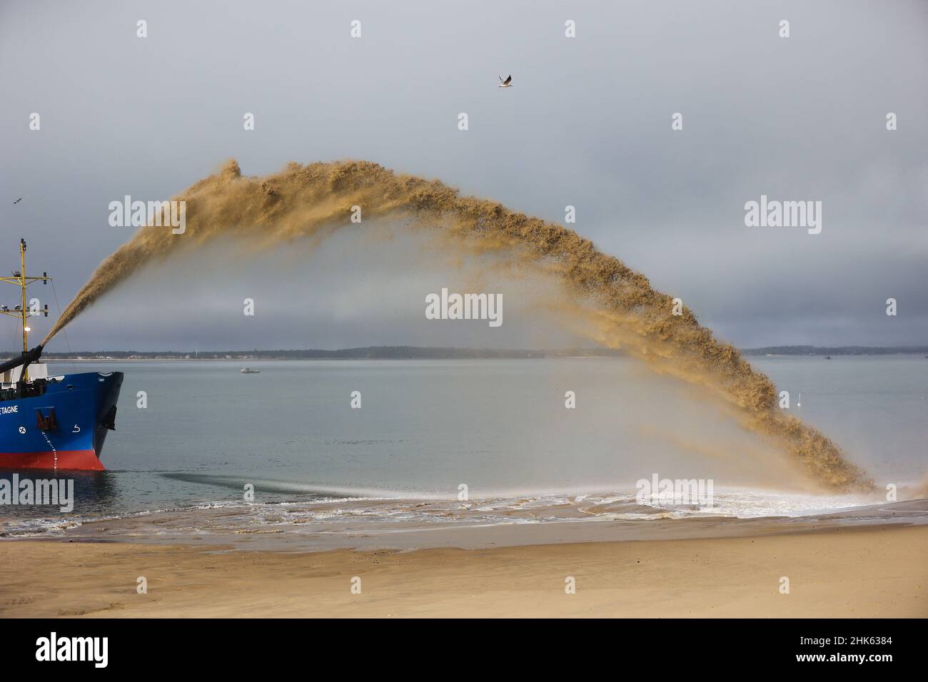 To fight against beach erosion and preserve the uses of the basin, the ...
