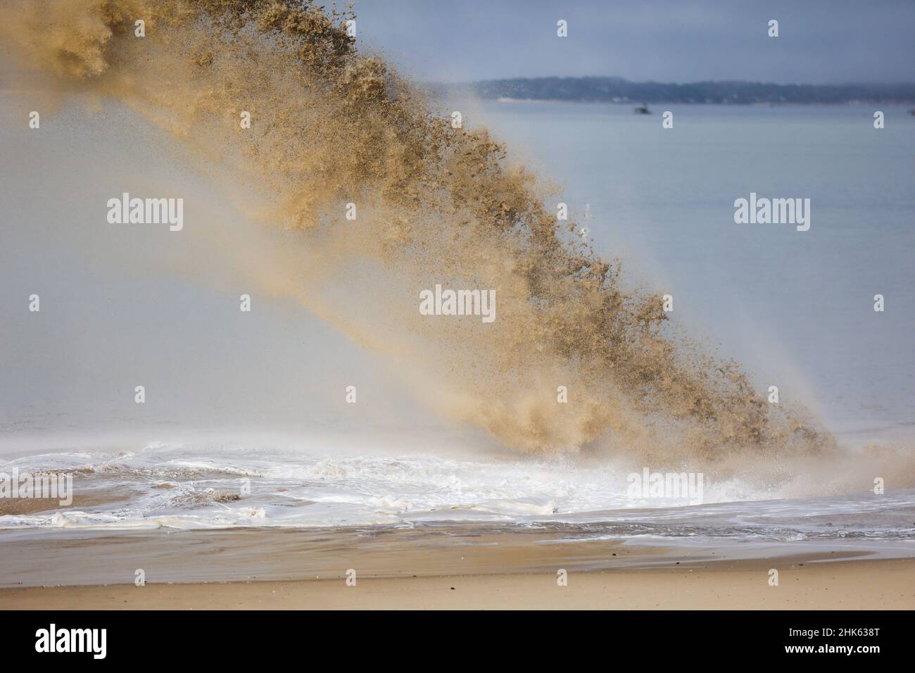 To fight against beach erosion and preserve the uses of the basin, the ...