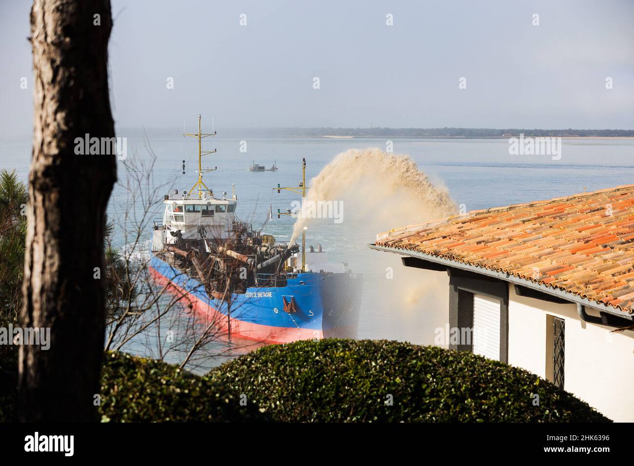To fight against beach erosion and preserve the uses of the basin, the ...