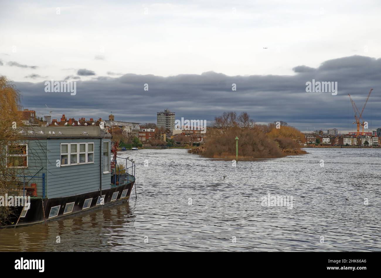 London, UK. 2nd Feb, 2022. High Tide at Chiswick Mall. Exceptionally ...