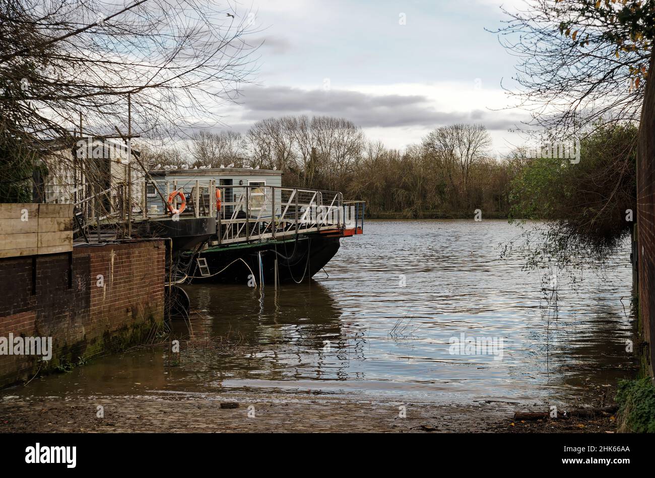 London, UK. 2nd Feb, 2022. High Tide at Chiswick Mall. Exceptionally ...