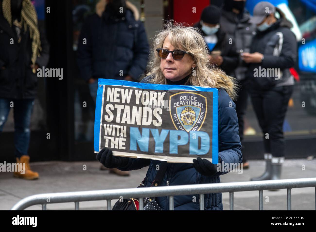 Nypd police officer woman hi-res stock photography and images - Alamy