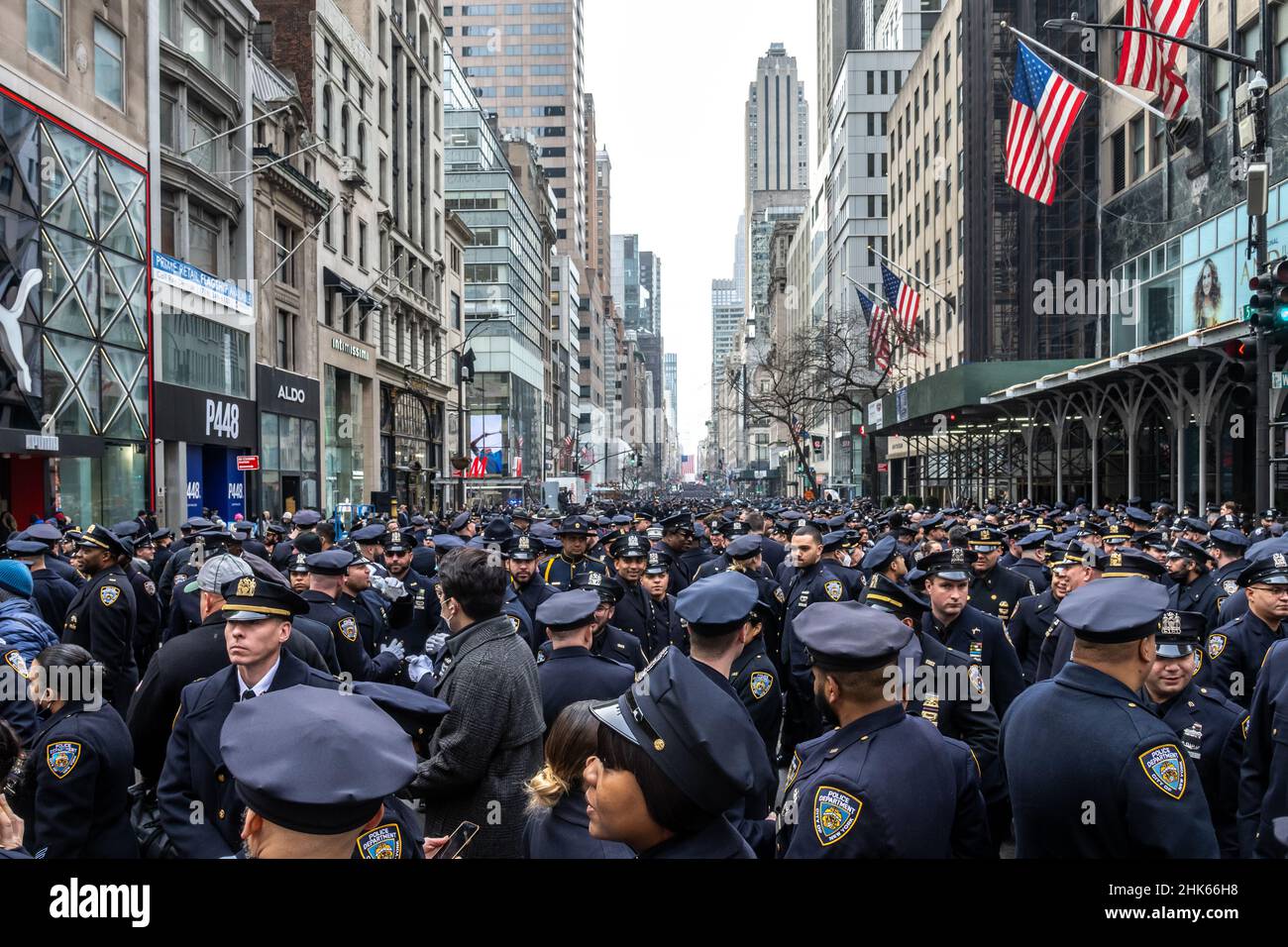 Nypd officer hi-res stock photography and images - Alamy