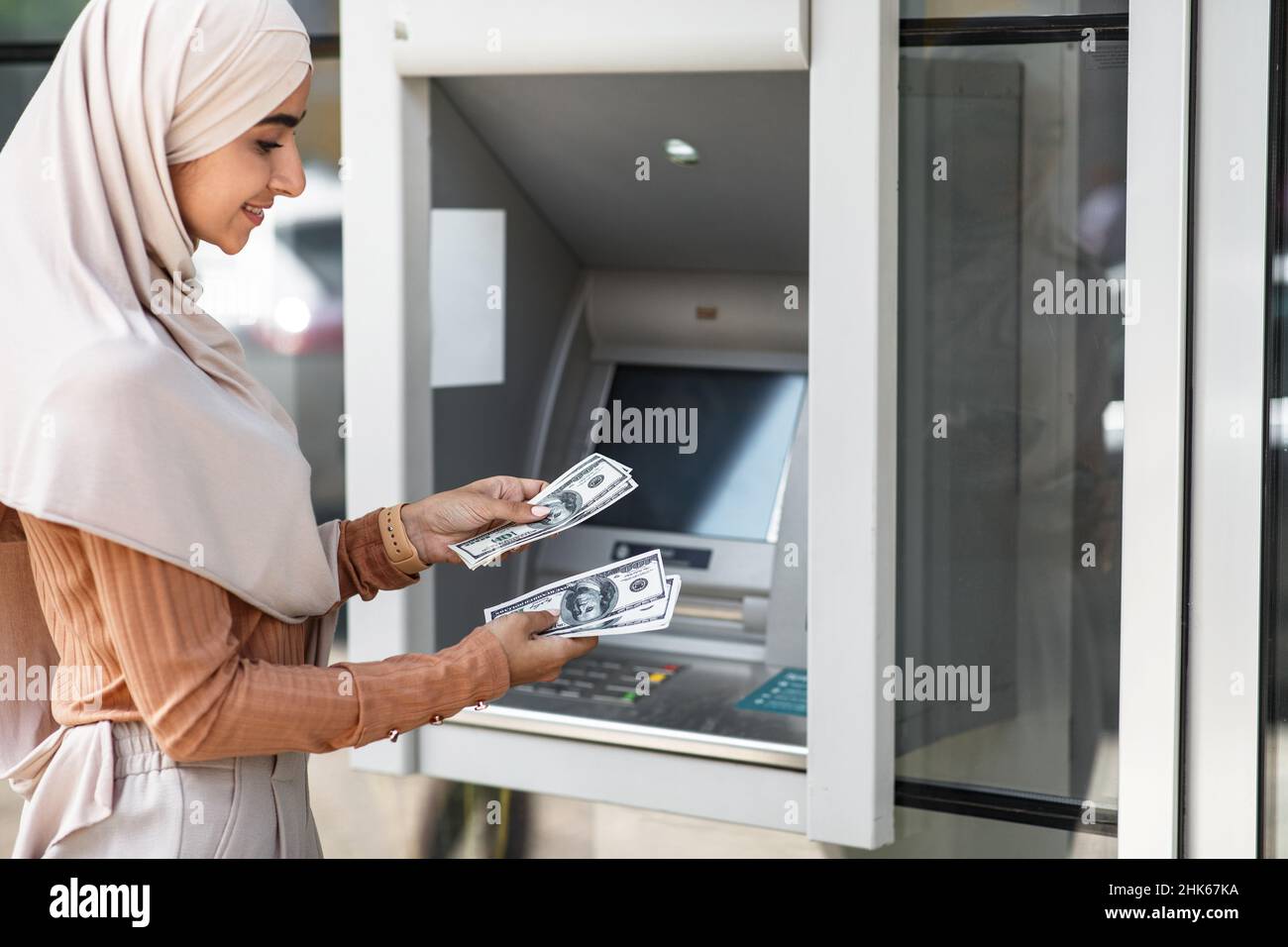 Bank transfer screen hi-res stock photography and images - Alamy