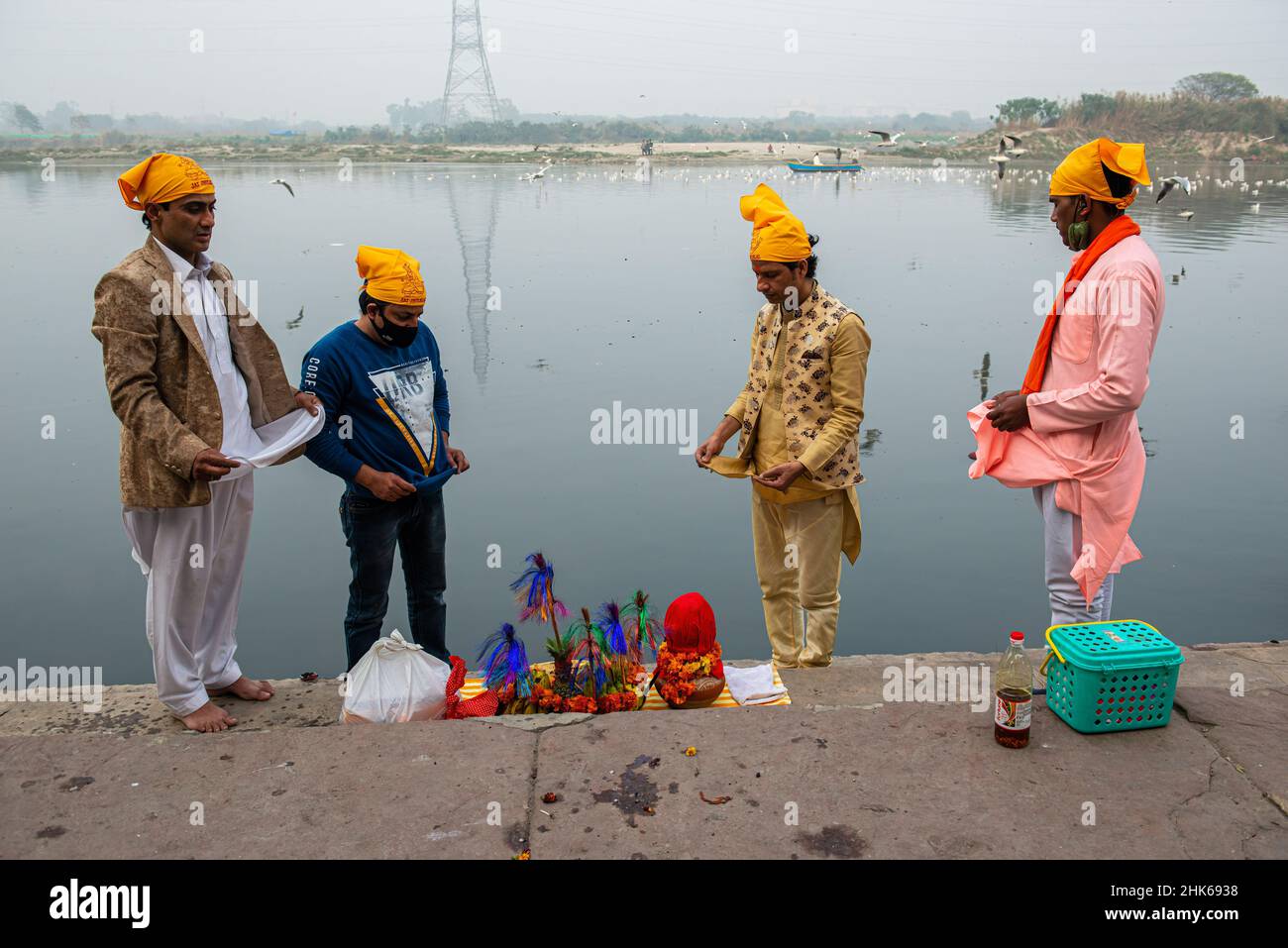 Sindhi men along with a priest seen performing their rituals at the ...