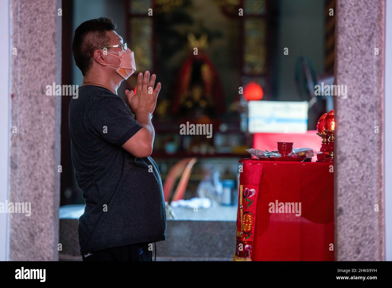 Johor Bahru, Malaysia. 31st Jan, 2022. An ethnic Chinese man prays for ...