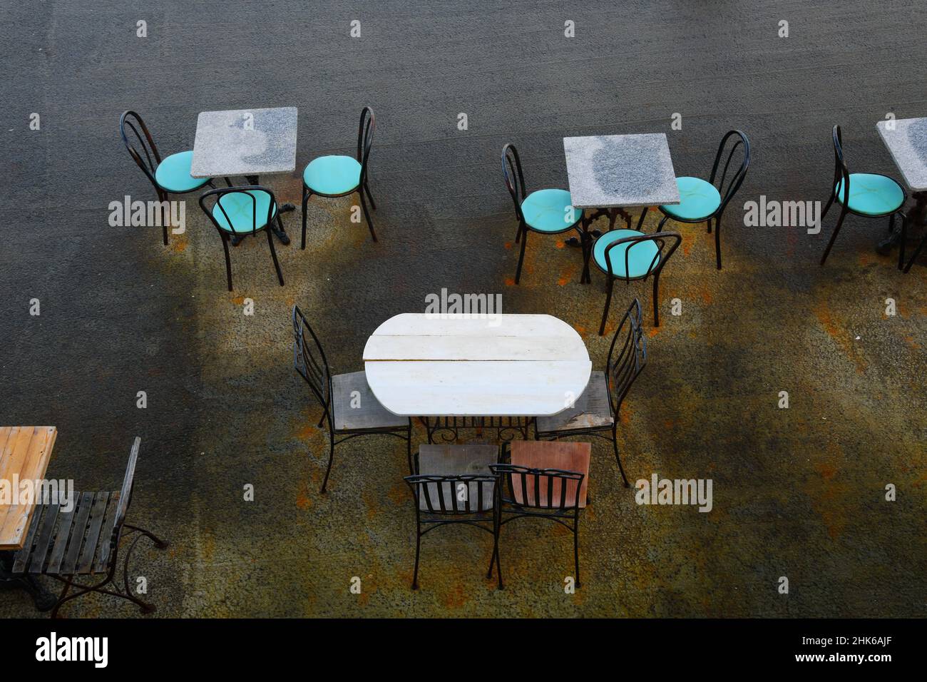 Empty old restaurant Stock Photo - Alamy