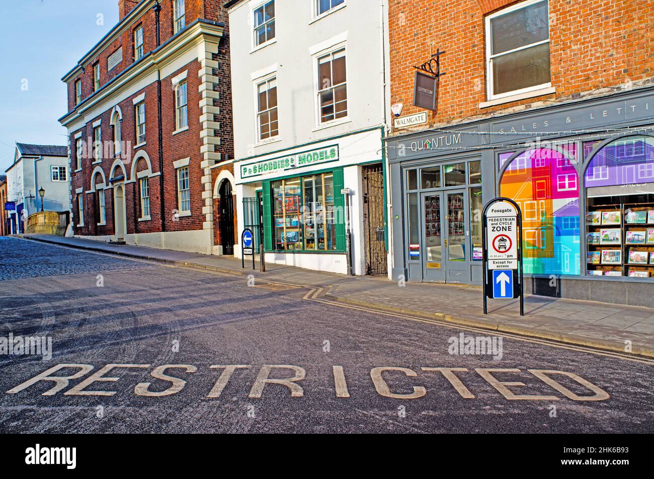 Restricted access sign hi-res stock photography and images - Alamy