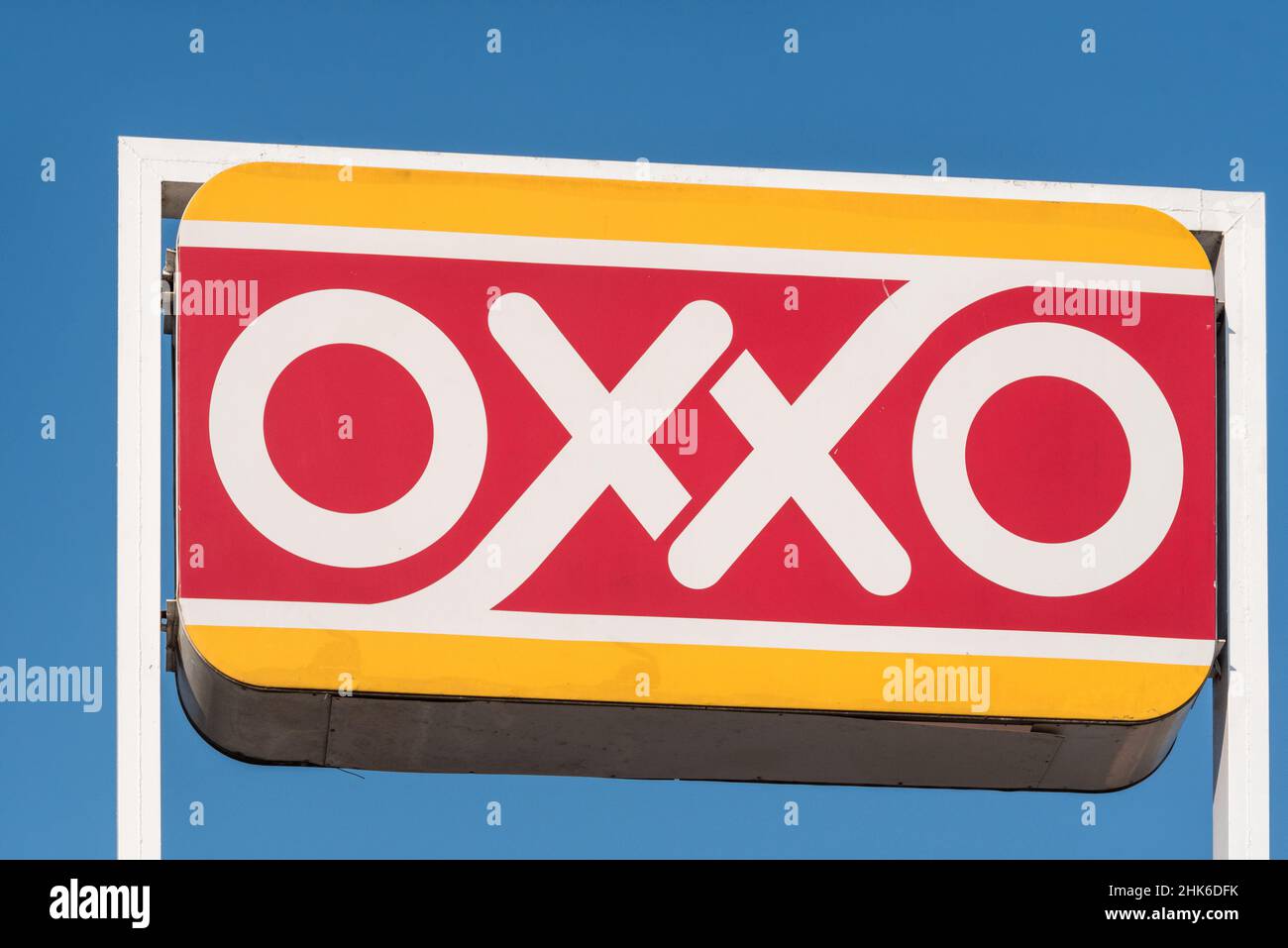 Oxxo mexico hi-res stock photography and images - Alamy