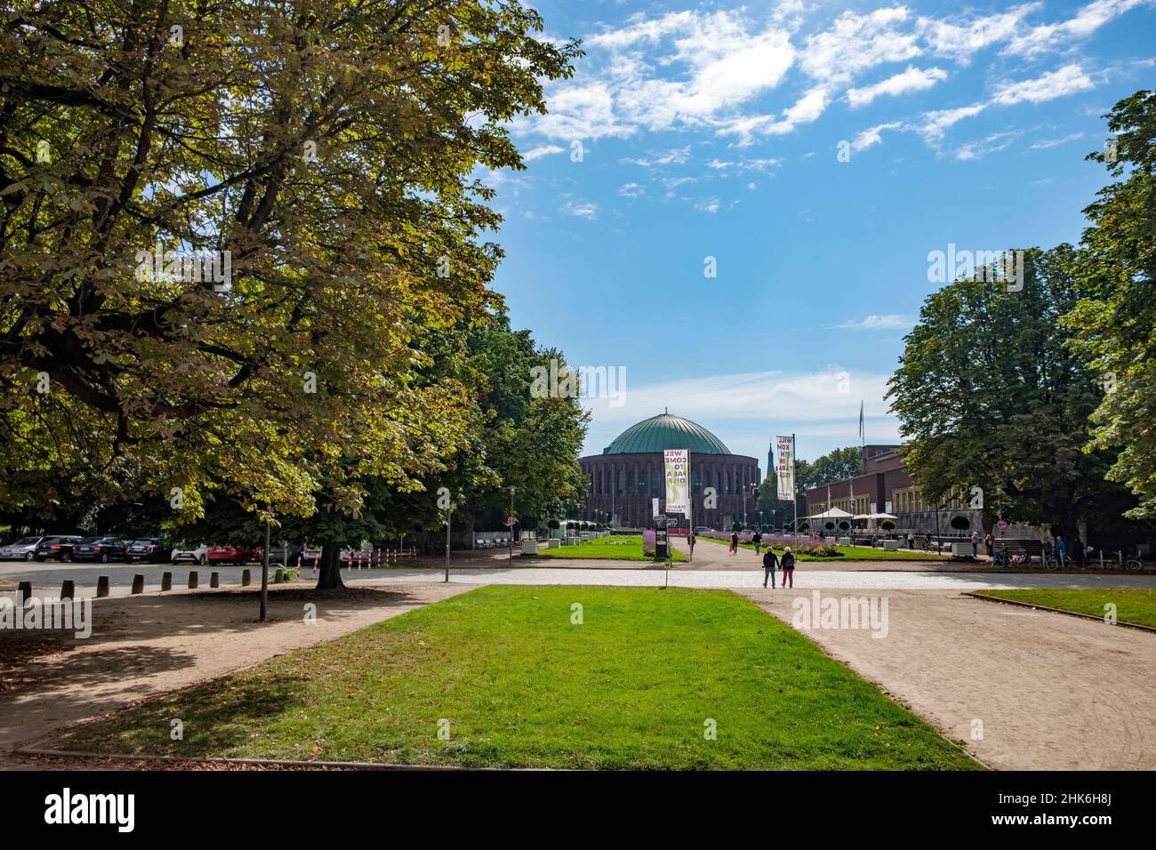 Ehrenhof Park and Tonhalle, Duesseldorf, Germany Stock Photo - Alamy
