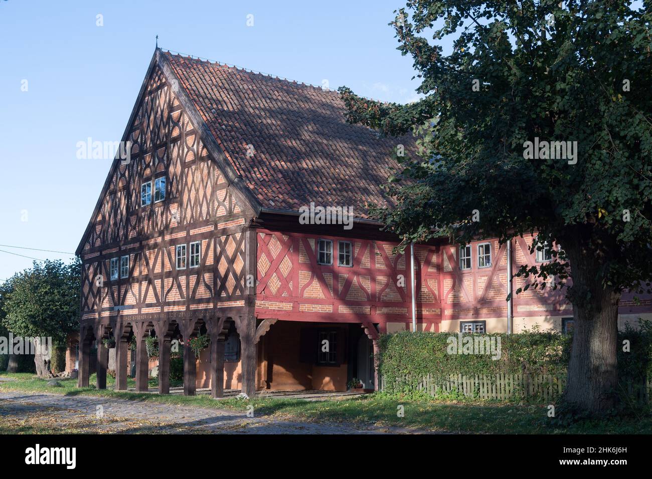 Arcade house hi-res stock photography and images - Alamy