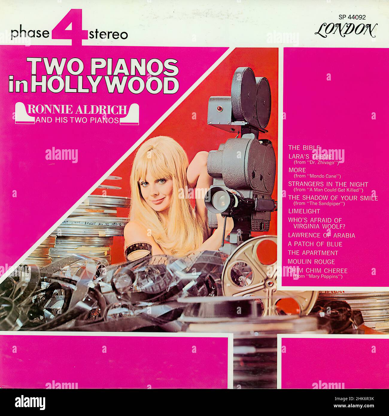 Two pianos hi-res stock photography and images - Alamy