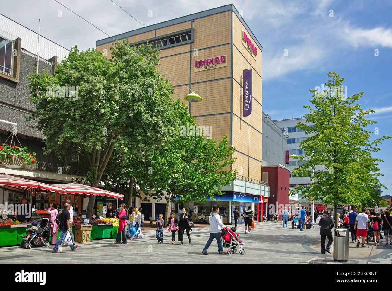 Slough high street shops hi-res stock photography and images - Alamy