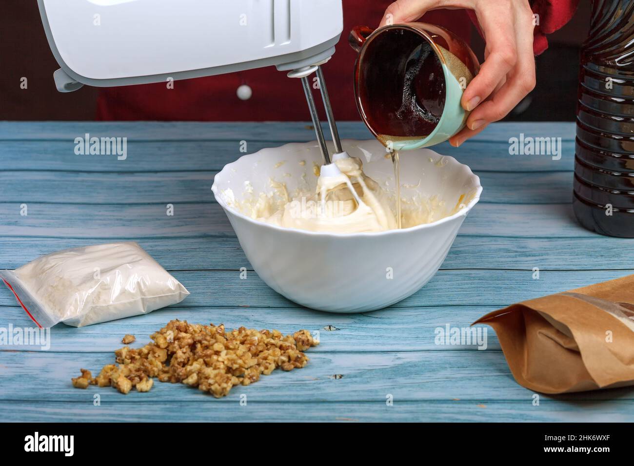 Beat mixer caramel cream hi-res stock photography and images - Alamy