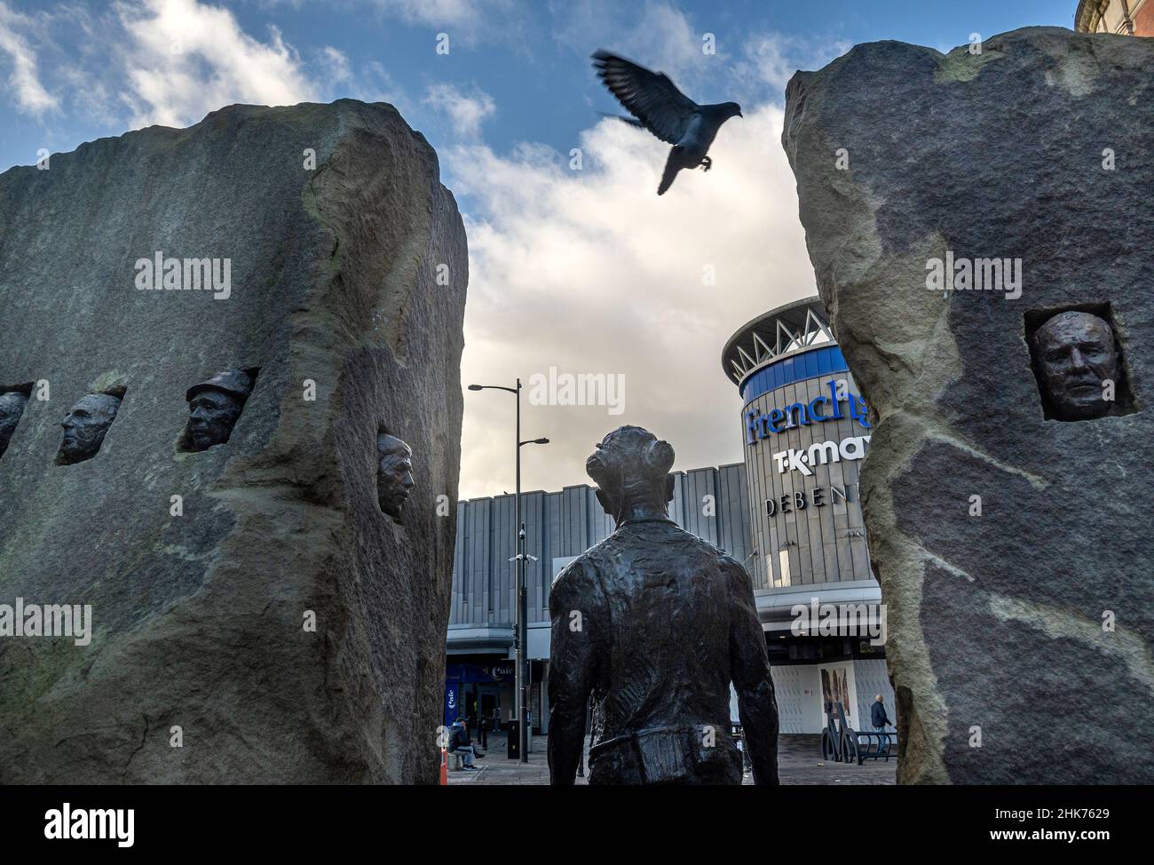 Artist sculptor laurence edwards hi-res stock photography and images ...