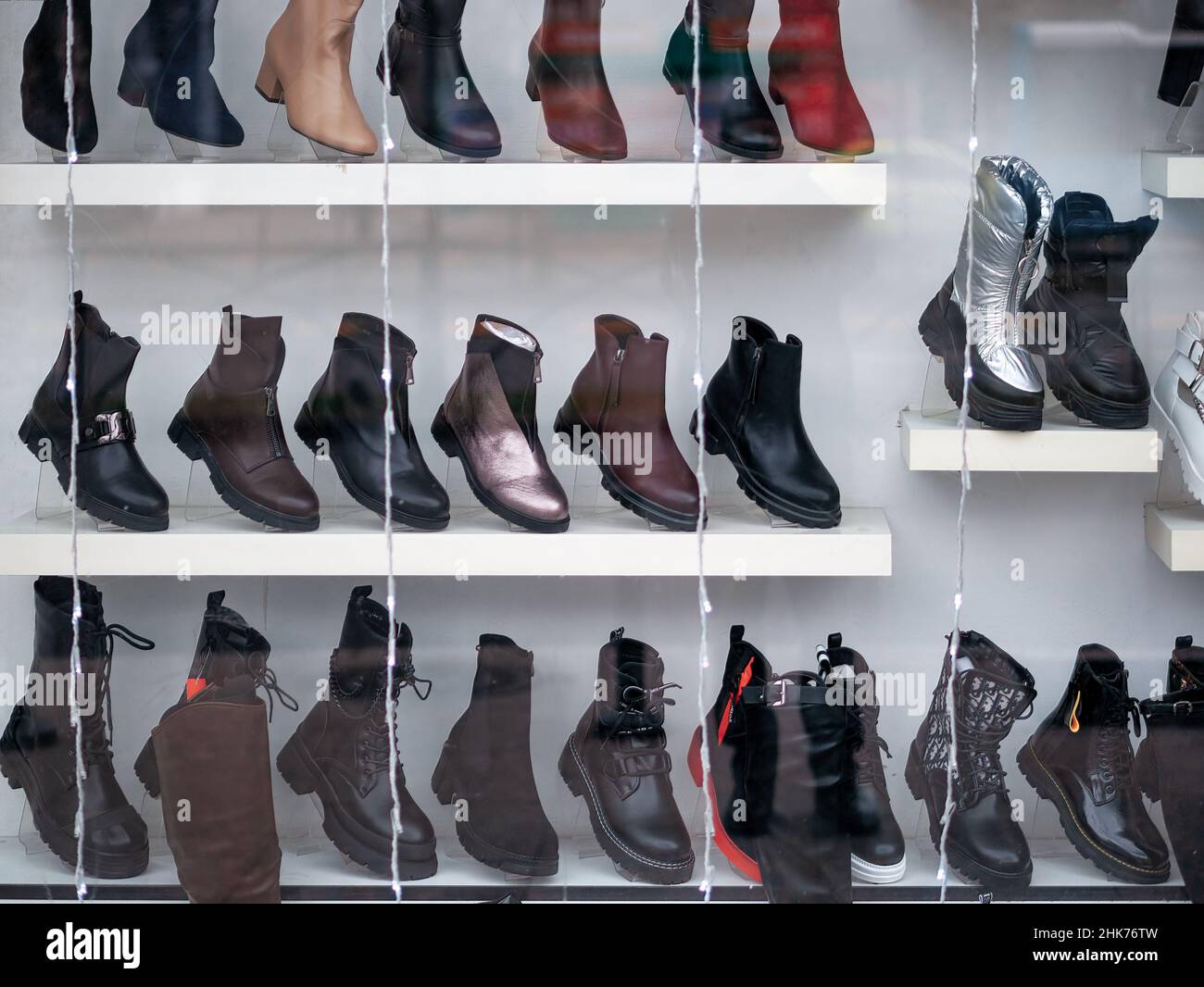 Display of natural leather shoes in the window store Stock Photo - Alamy
