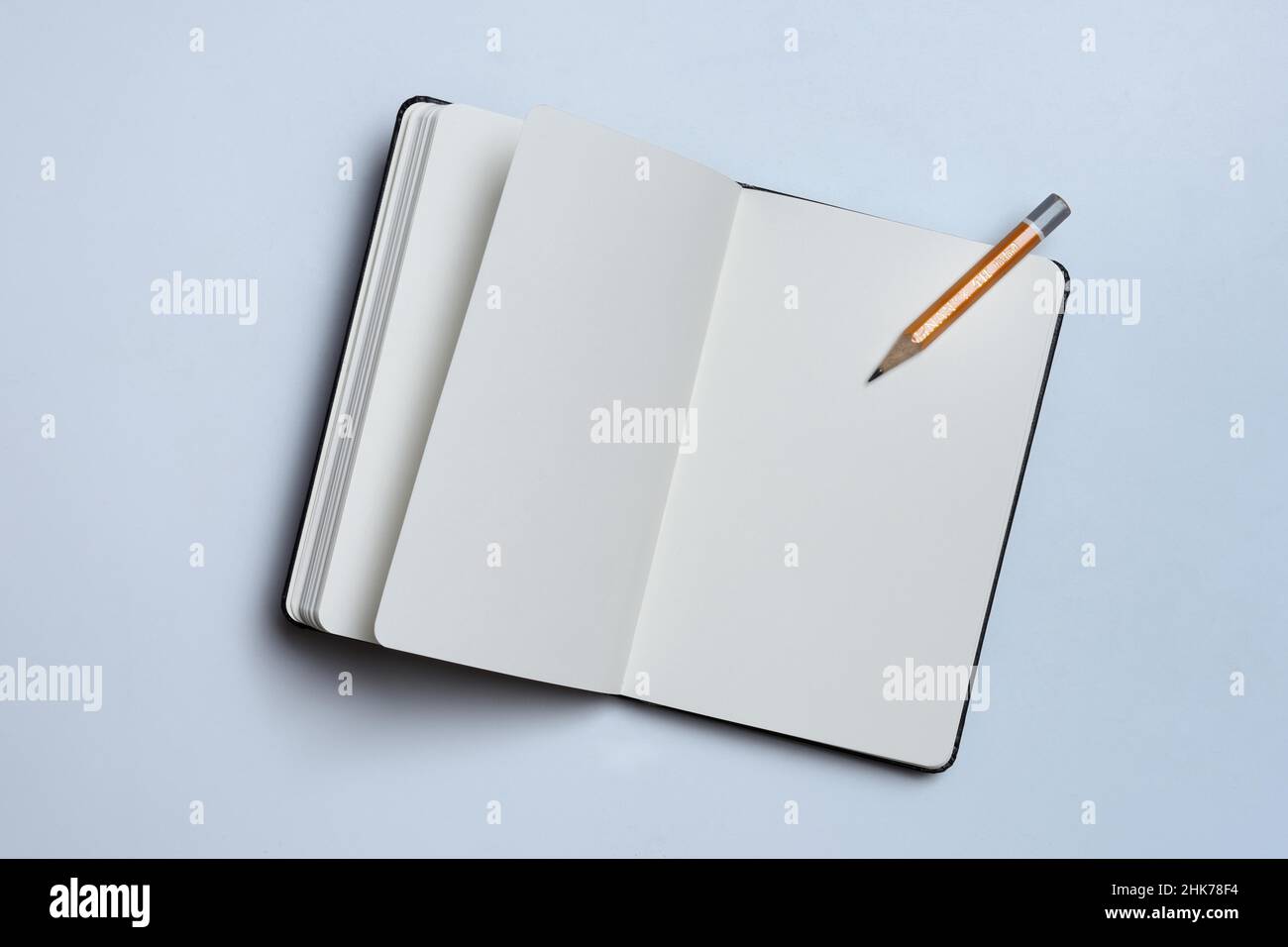 Notebook and pencil, memory aid Stock Photo - Alamy