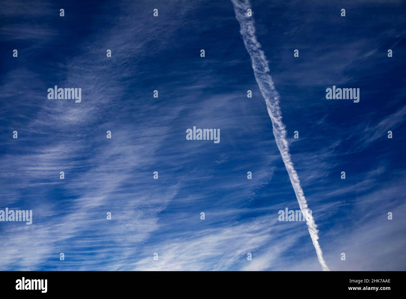 Cirrus contrails blue sky hi-res stock photography and images - Alamy
