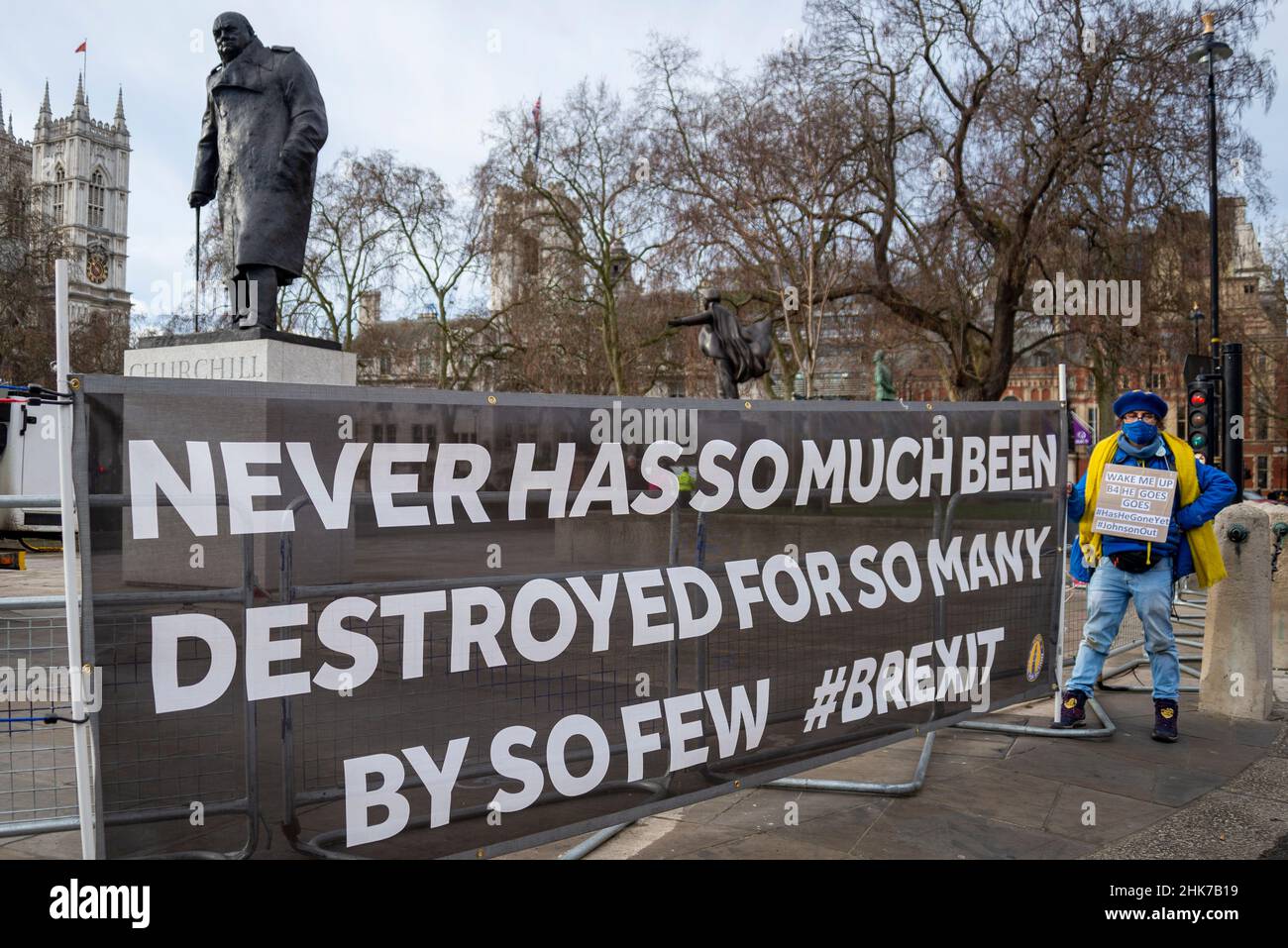 Statue outside parliament hi-res stock photography and images - Alamy