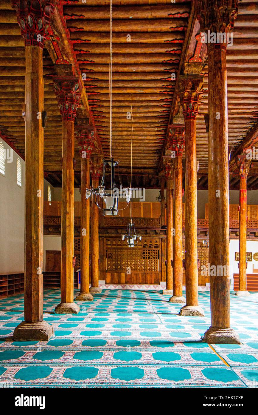 Wooden pillar mosque hi-res stock photography and images - Alamy