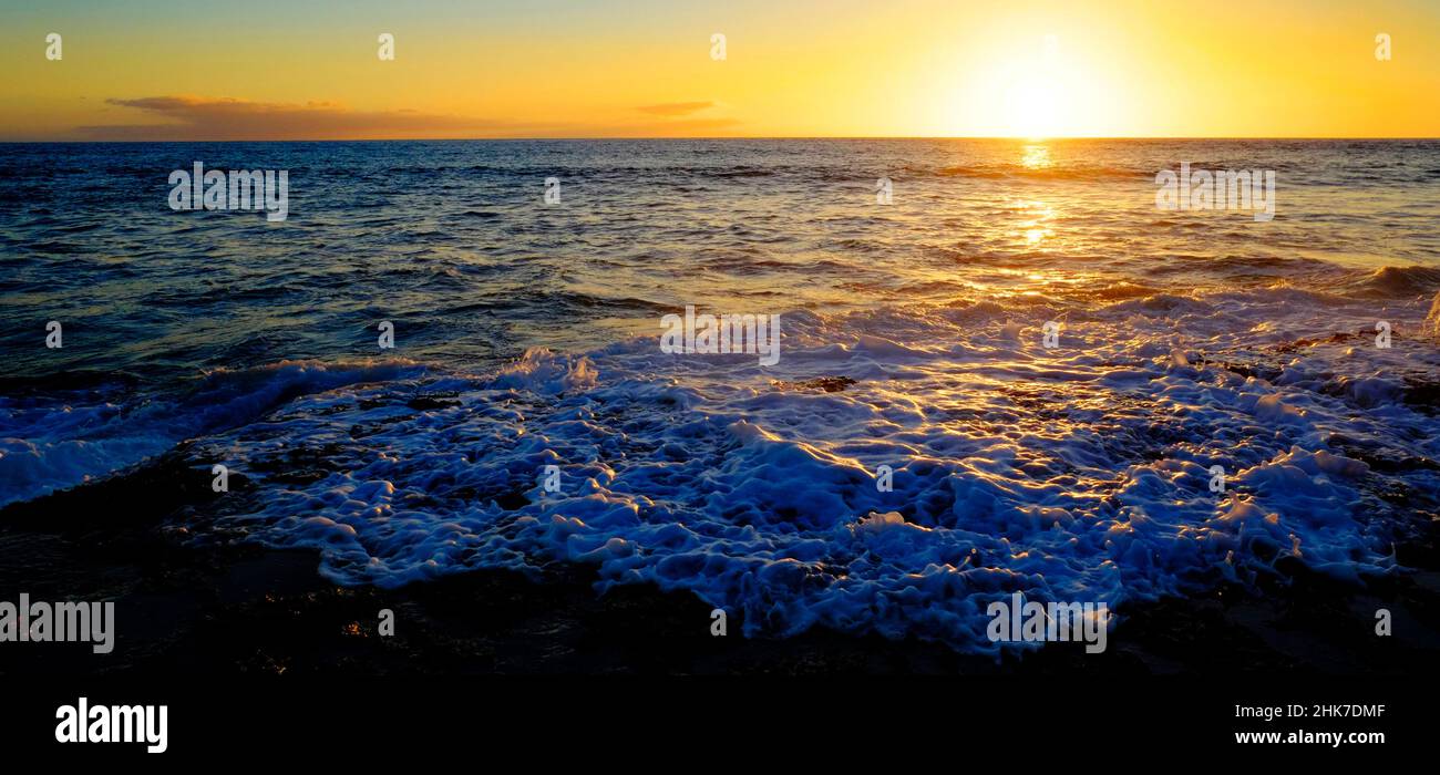 Water washing up on beach hi-res stock photography and images - Alamy