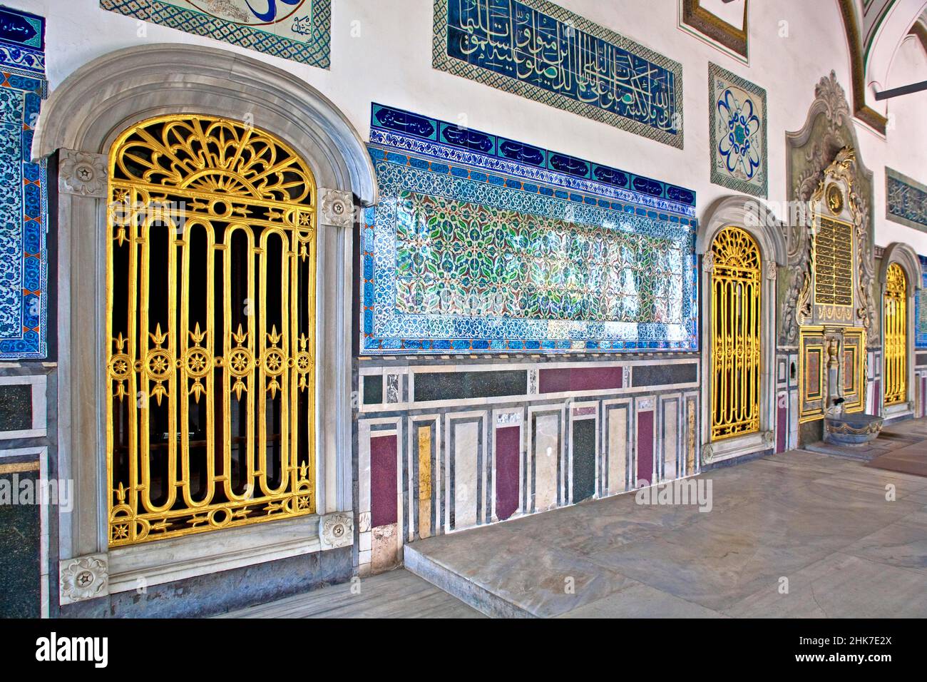 Courtyard istanbul hi-res stock photography and images - Alamy