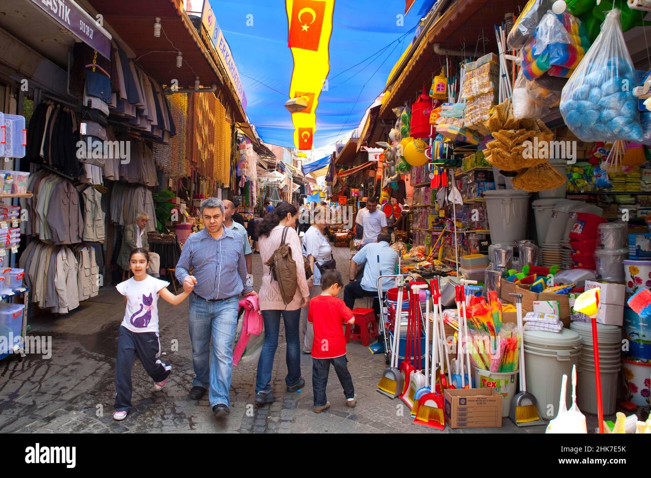 Istanbul street market hi-res stock photography and images - Alamy