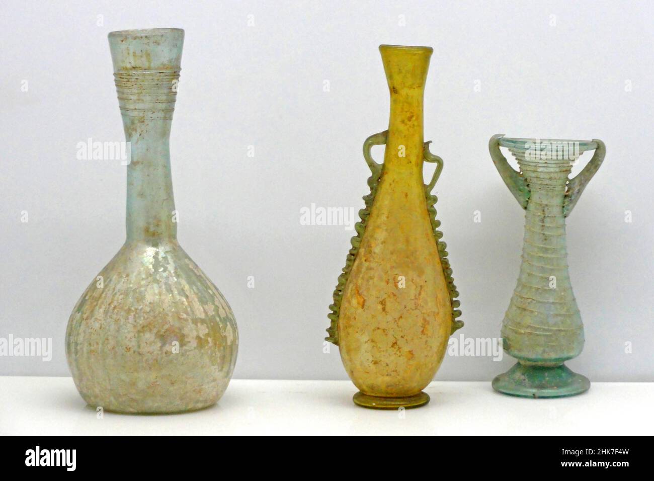 Roman vases hi-res stock photography and images - Alamy