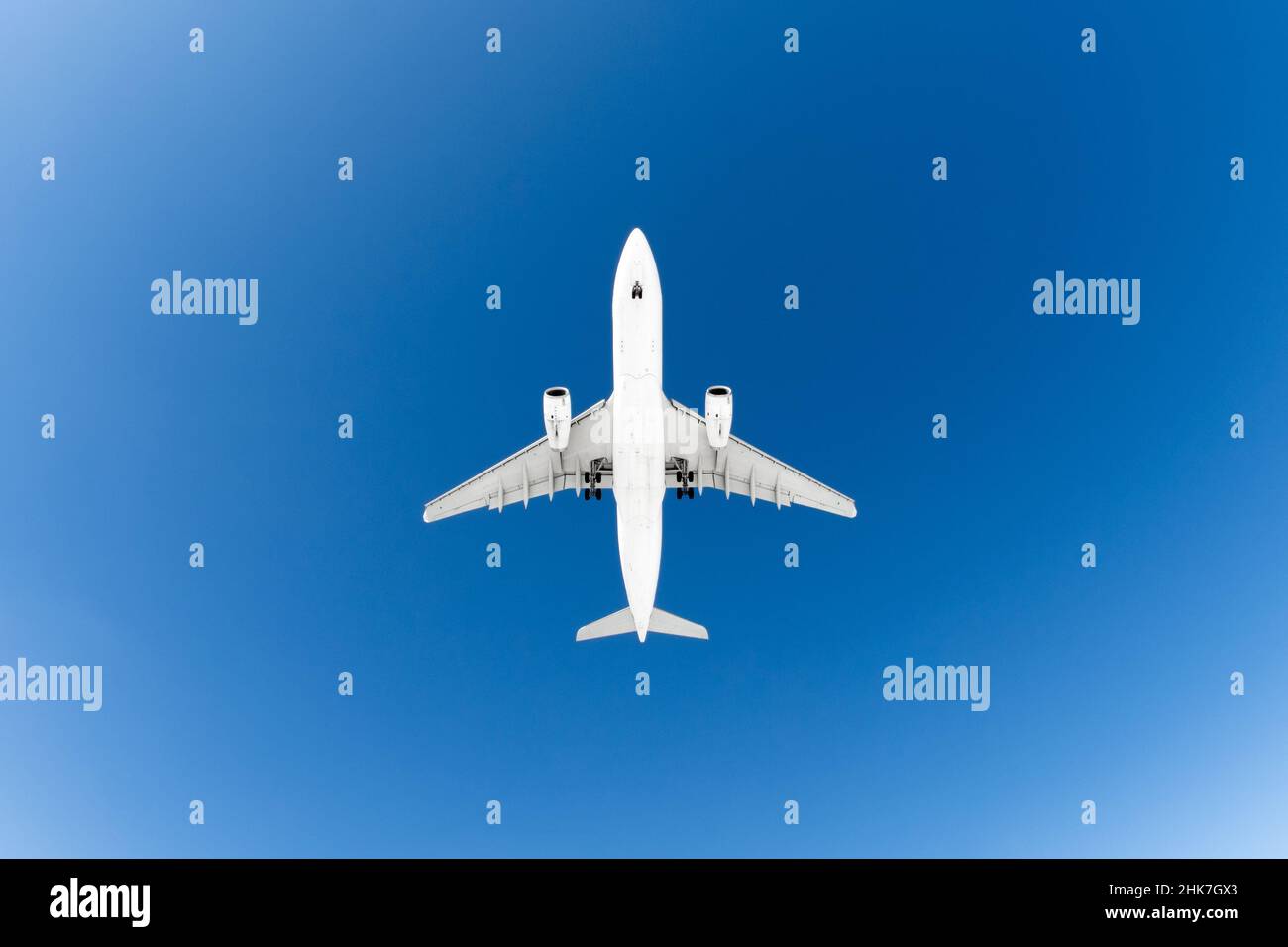 Bottom view silhouette passenger jet hi-res stock photography and ...