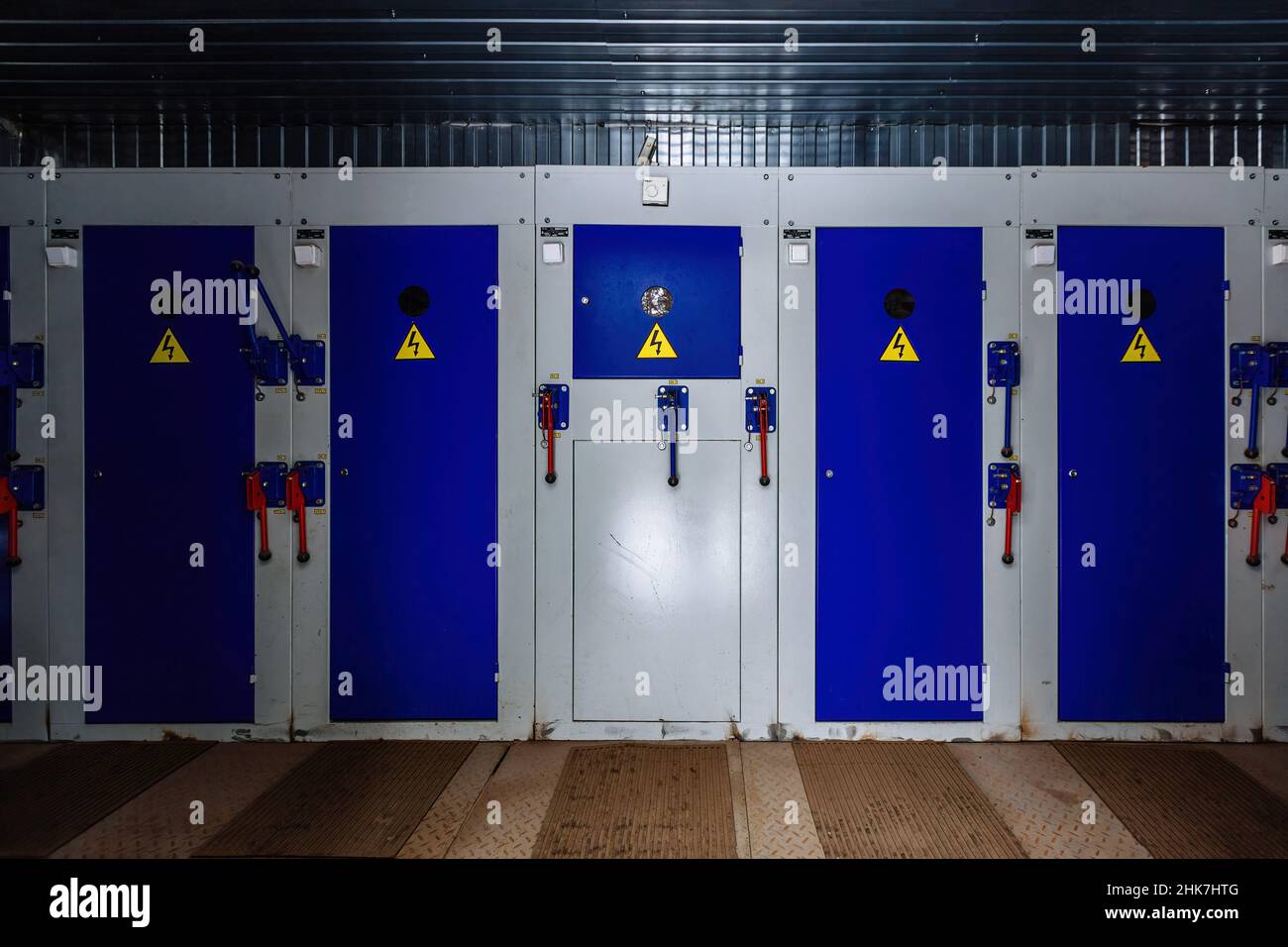 High voltage switch room electricity hi-res stock photography and ...