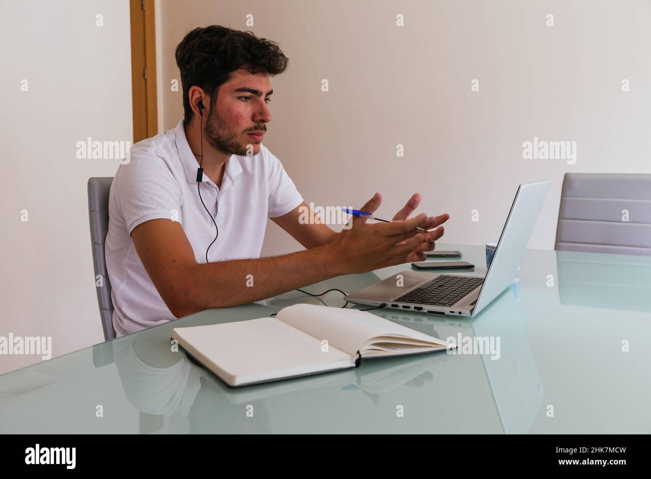 Explaining hands hi-res stock photography and images - Alamy