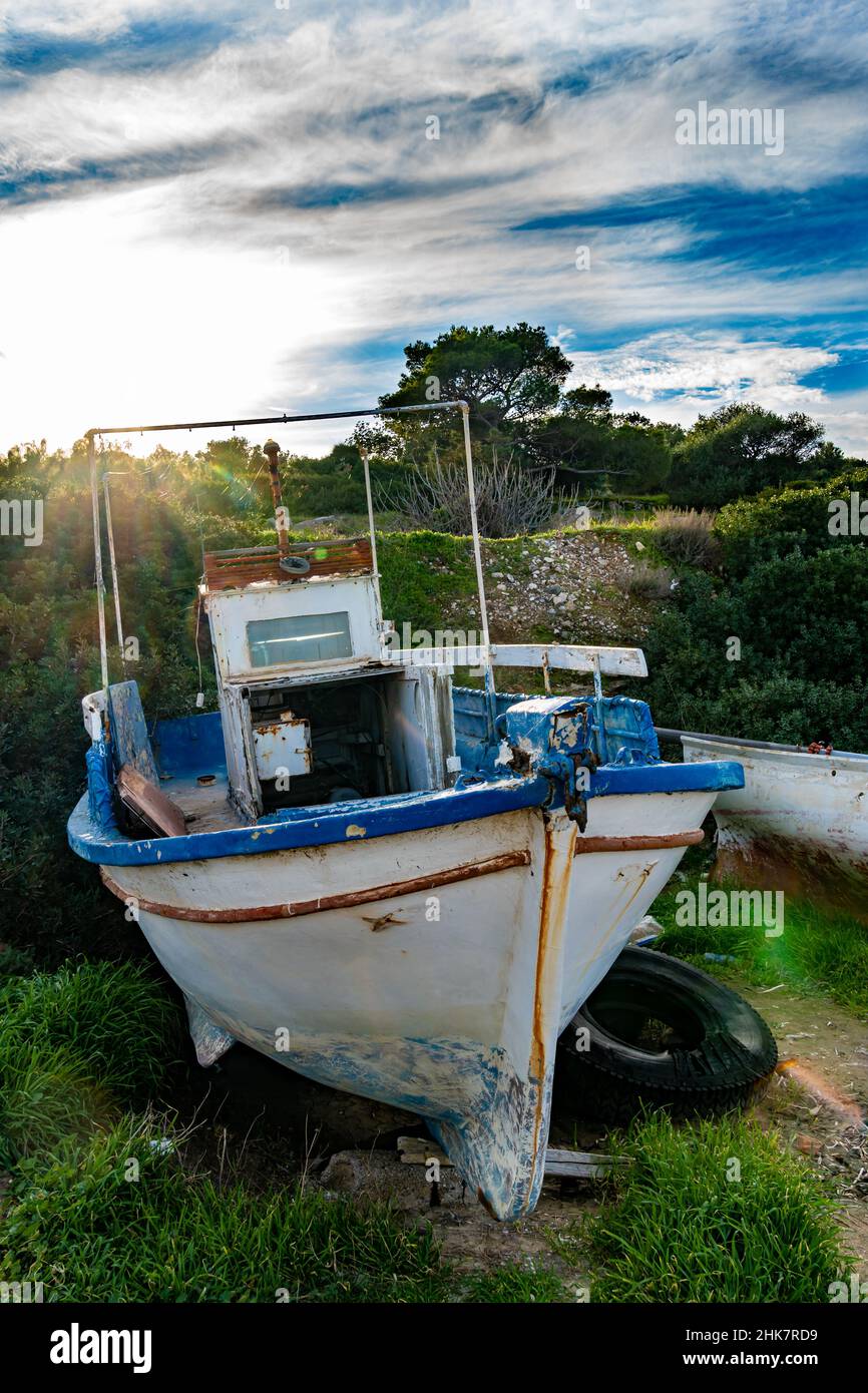 Old vintage boat hi-res stock photography and images - Alamy