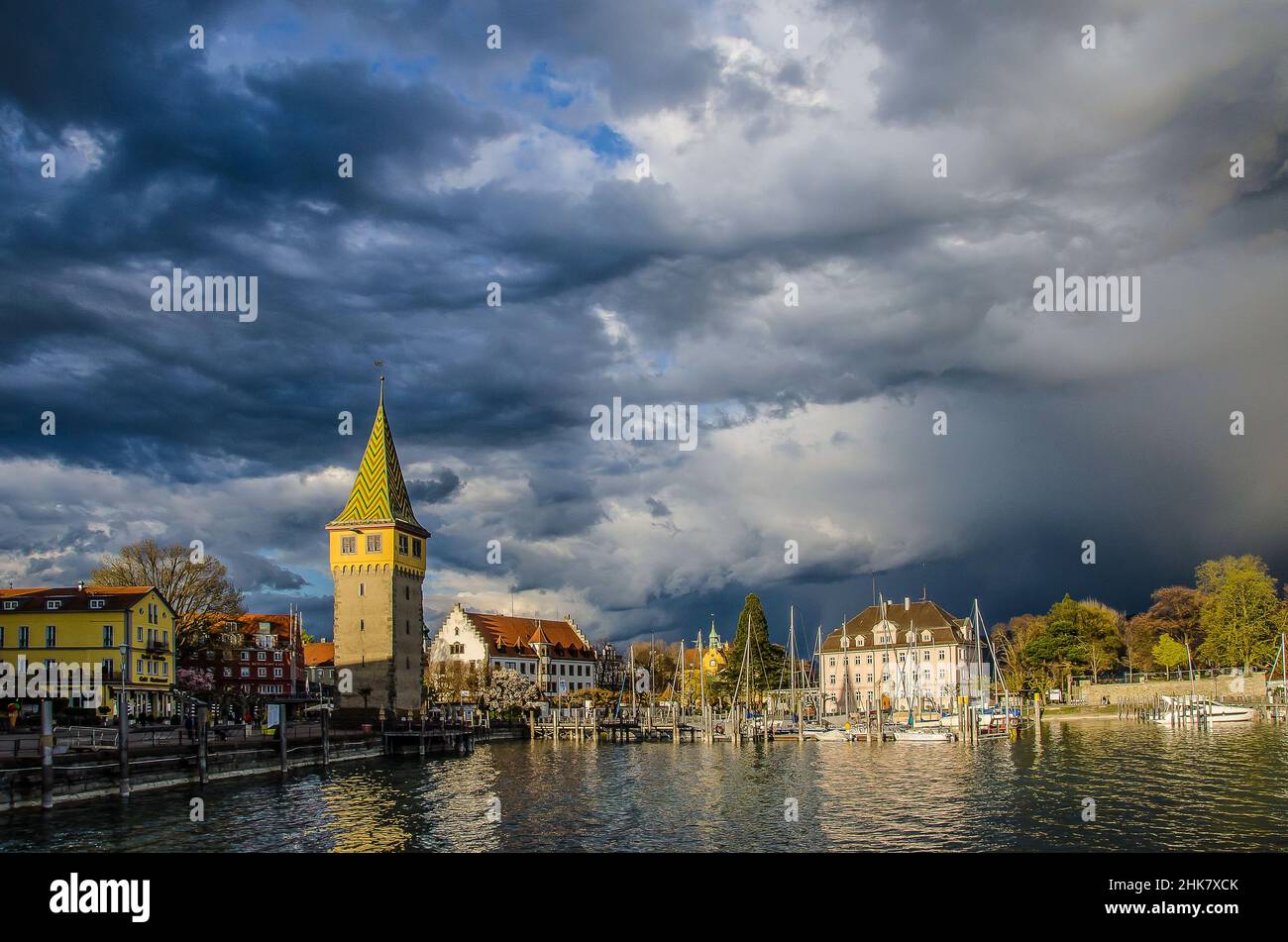 Lindau with its centuries old buildings hi-res stock photography and ...