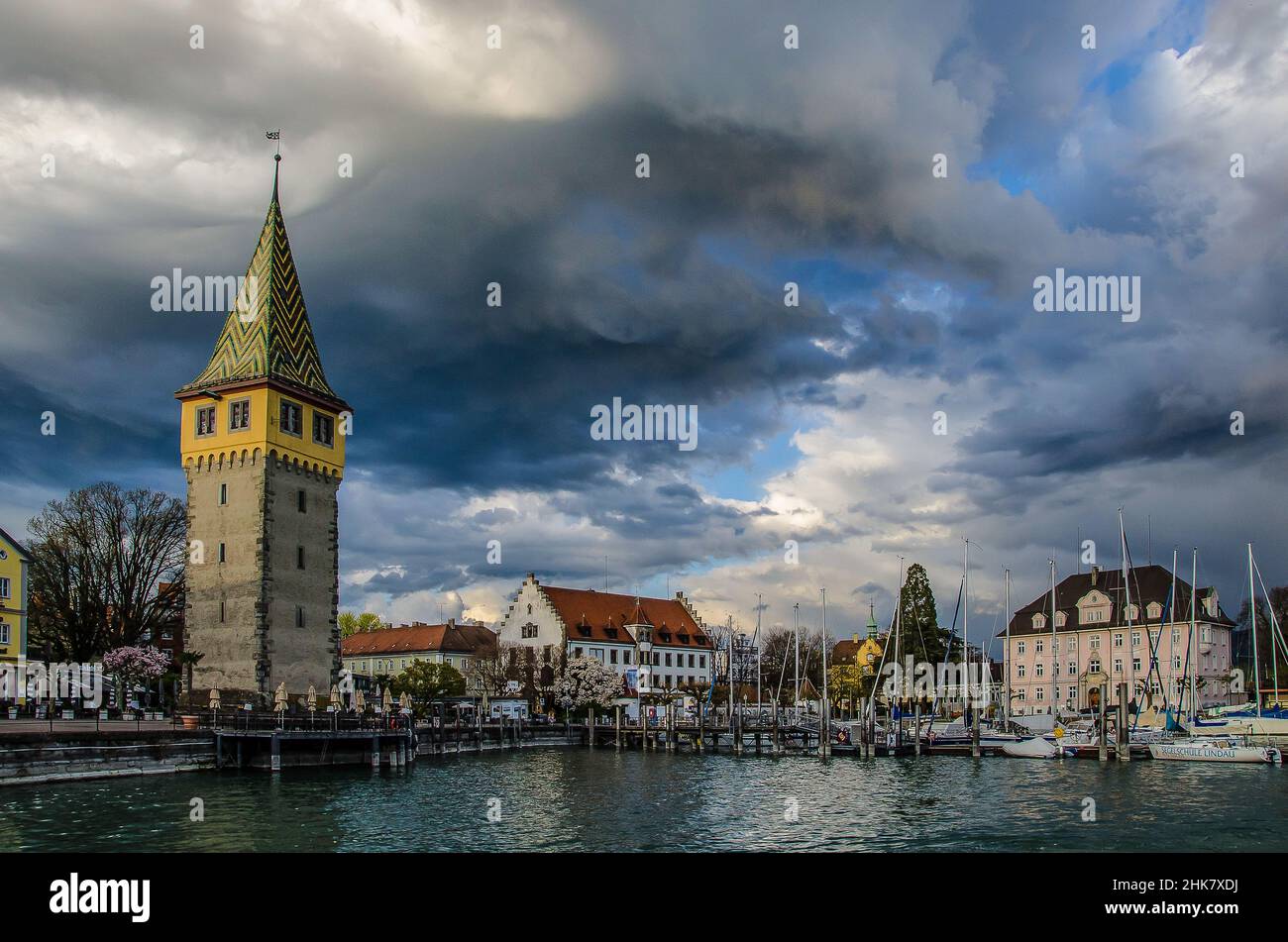 Lindau with its centuries old buildings hi-res stock photography and ...