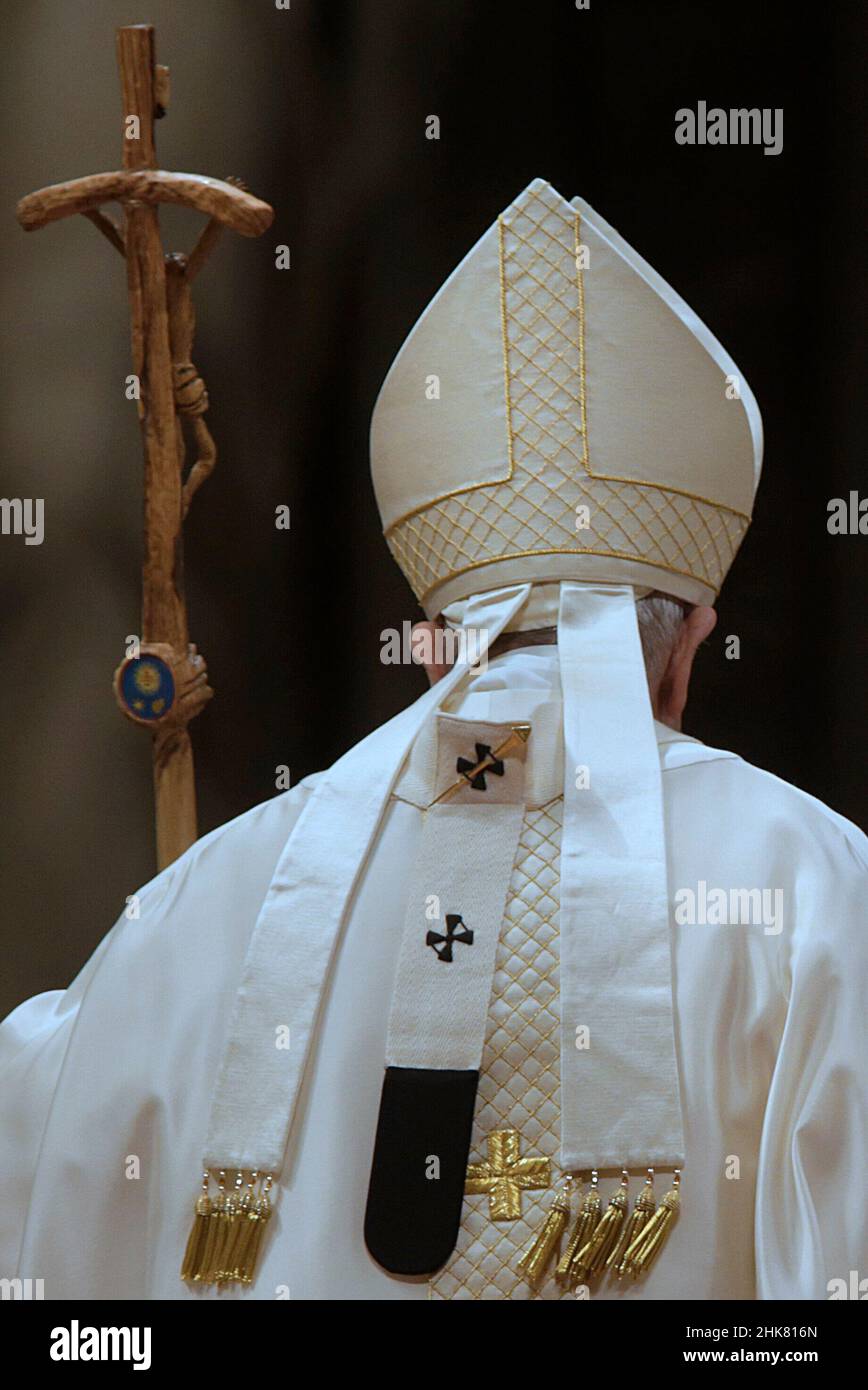 Vatican City, Italien. 02nd Feb, 2022. Pope Francis "feast of candles ...