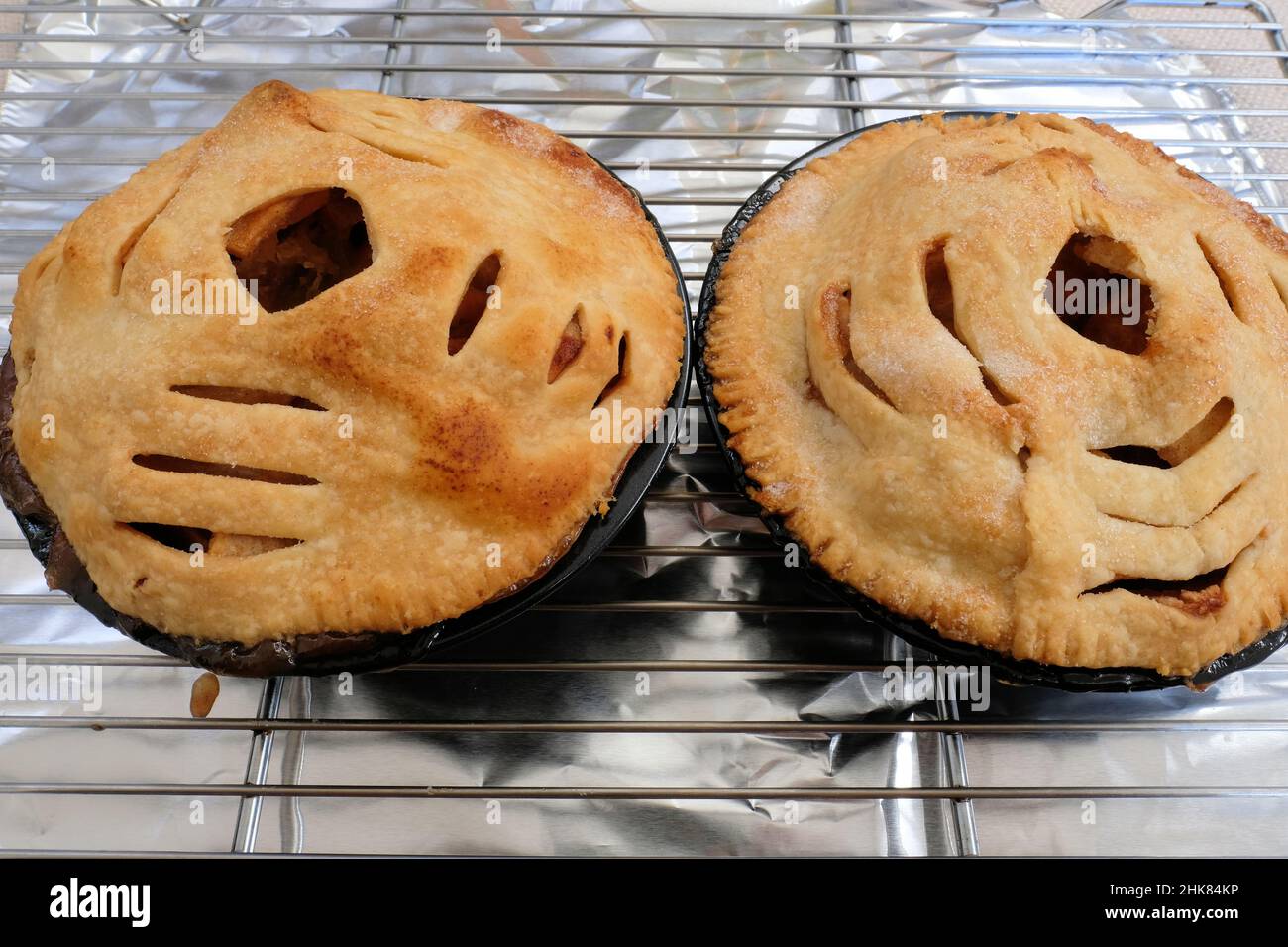Pie pans hi-res stock photography and images - Alamy