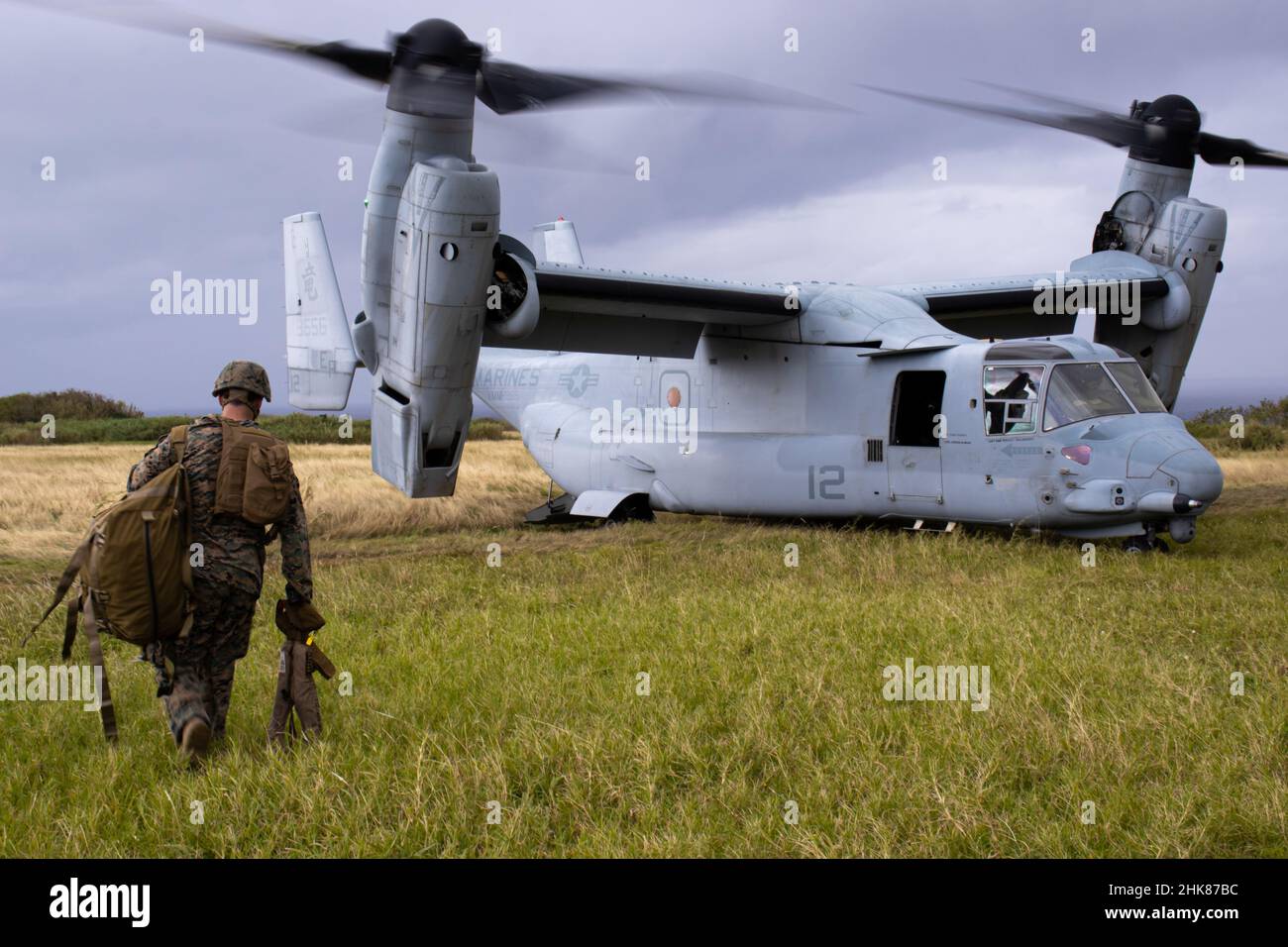 V22 crew hi-res stock photography and images - Alamy