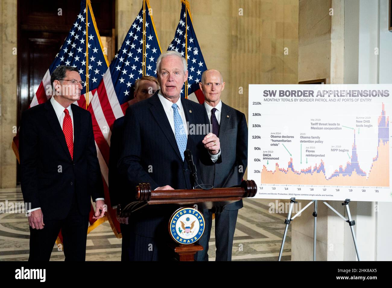 Senator ron johnson speaking hi-res stock photography and images - Alamy