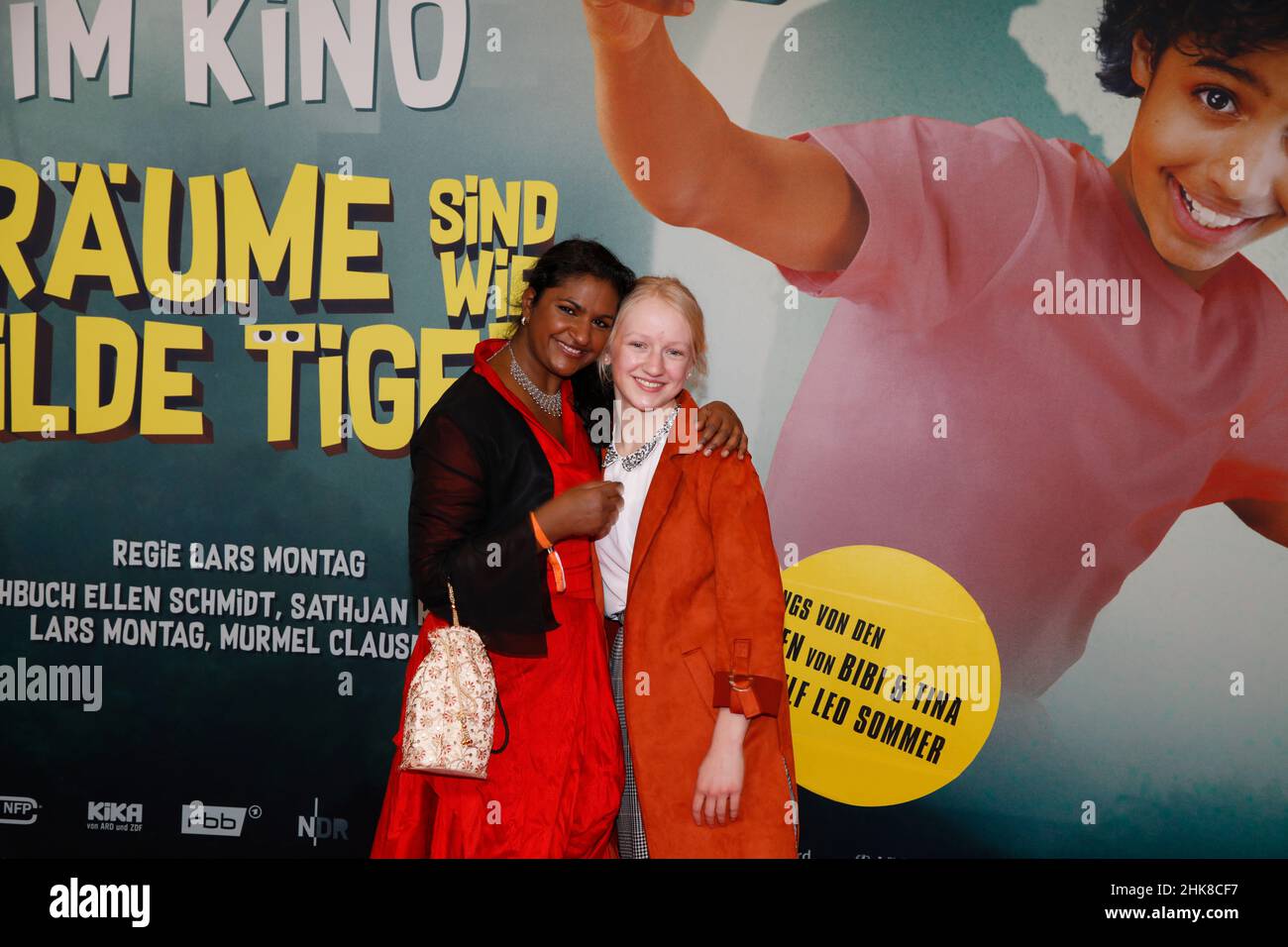 Sushila Sara Mai und Annlis Krischke bei der Premiere des Kinofilms ...