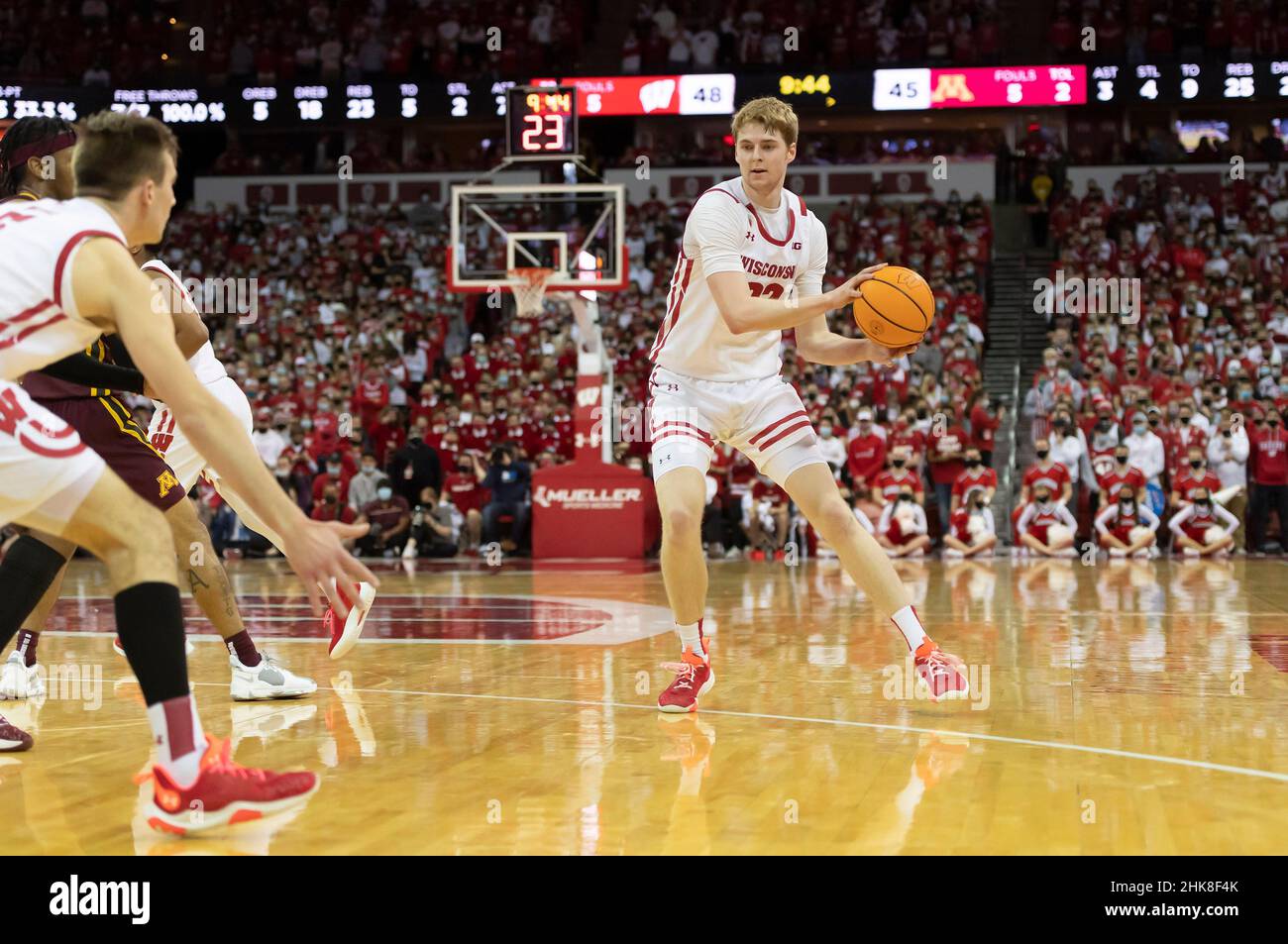January 30, 2022: Wisconsin Badgers forward Steven Crowl #22 passes the ...